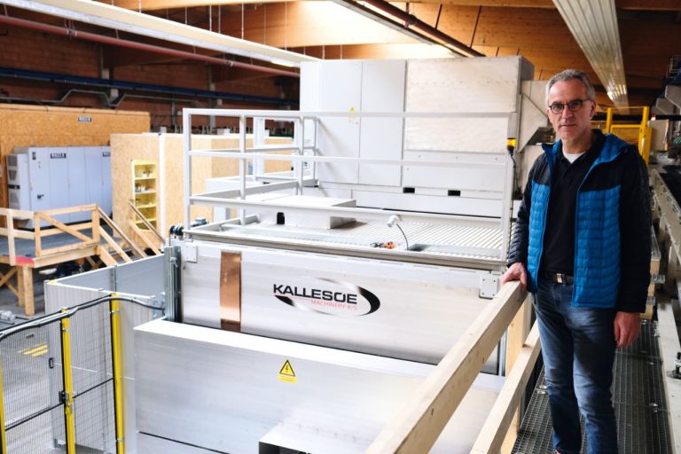 Hochfrequenzpresse bei Merkle Holz