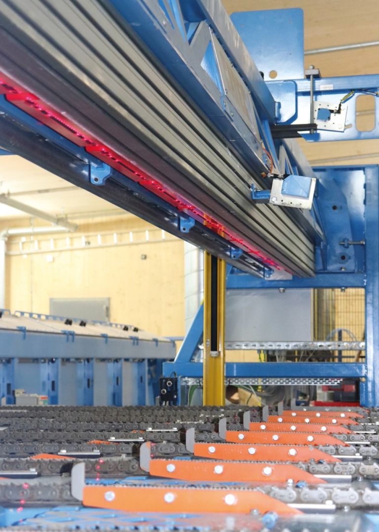 Kombiniertes Entrinden und mannloses Besäumen